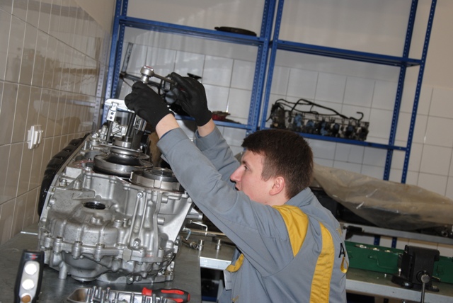 Automobilių mechanikas 440052502 (po 12 klasių)