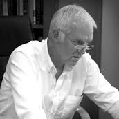 Gilbert Gibson met Media24 se Elisabeth Eybersprys vir poësie bekroon ...