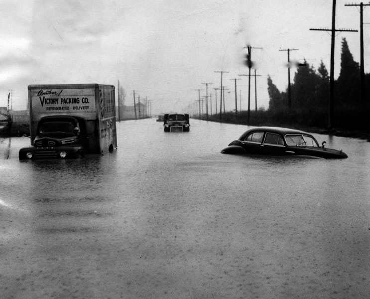 1952 – LOS ANGELES – BEGUILING HOLLYWOOD
