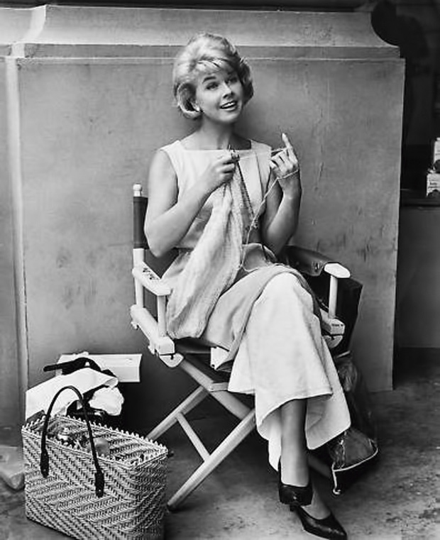 KNITTING SOOTHES NERVES ON SET – DORIS DAY AND BETTE DAVIS – BEGUILING ...