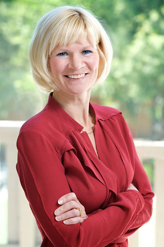 ABOUT – Virtually Behind the Scenes