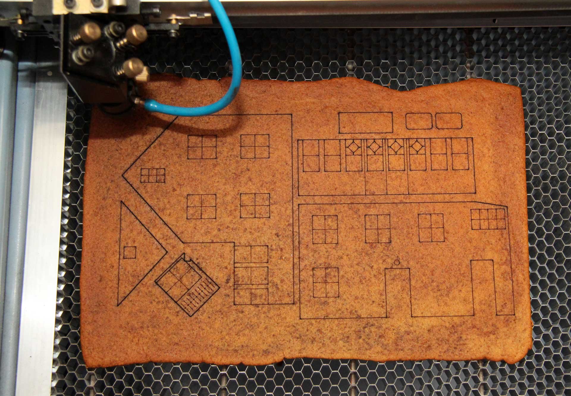 Laser cut gingerbread house – Johan von Konow