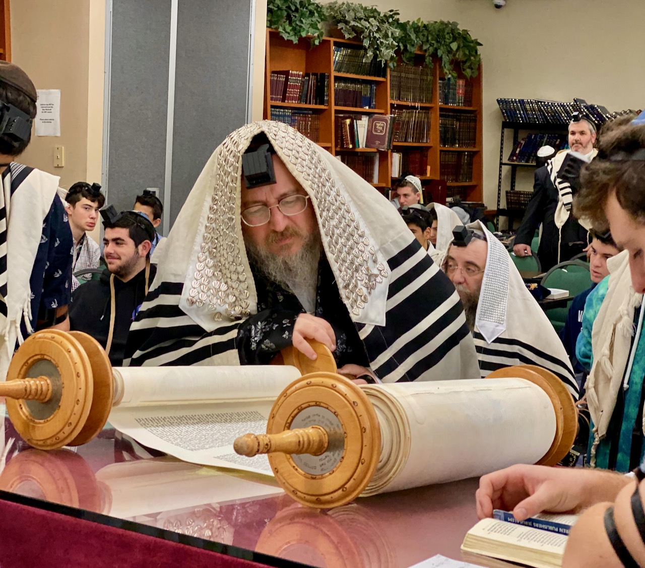 Biale Rebbe Visits – VTHS