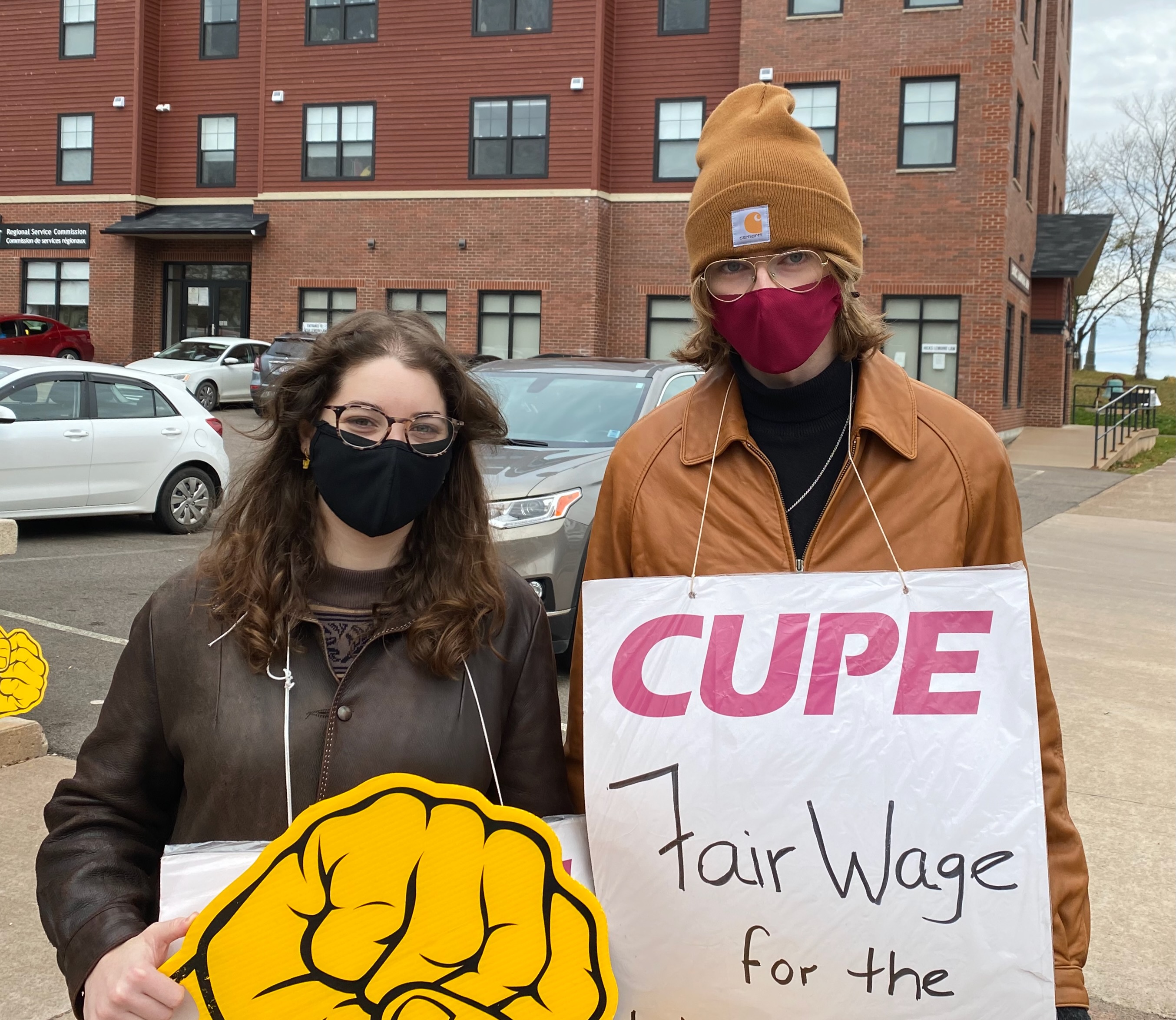 Dozens join CUPE strikers in Sackville to show solidarity & support