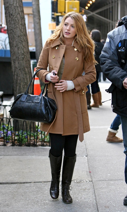 Blake Lively Works Hard on the set of Gossip Girls | Entertainment News
