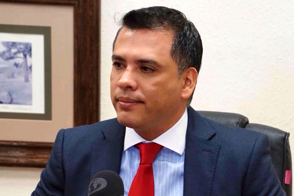 Presenta Cabada avisos de ausencia para jueves y viernes - ADN | A ...