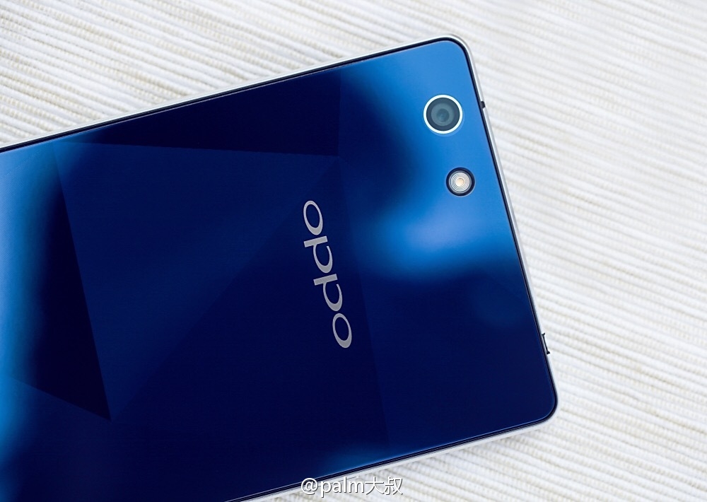 Oppo R1C: Erste Fotos zeigen Android-Smartphone in edlem Metall-Gehäuse ...