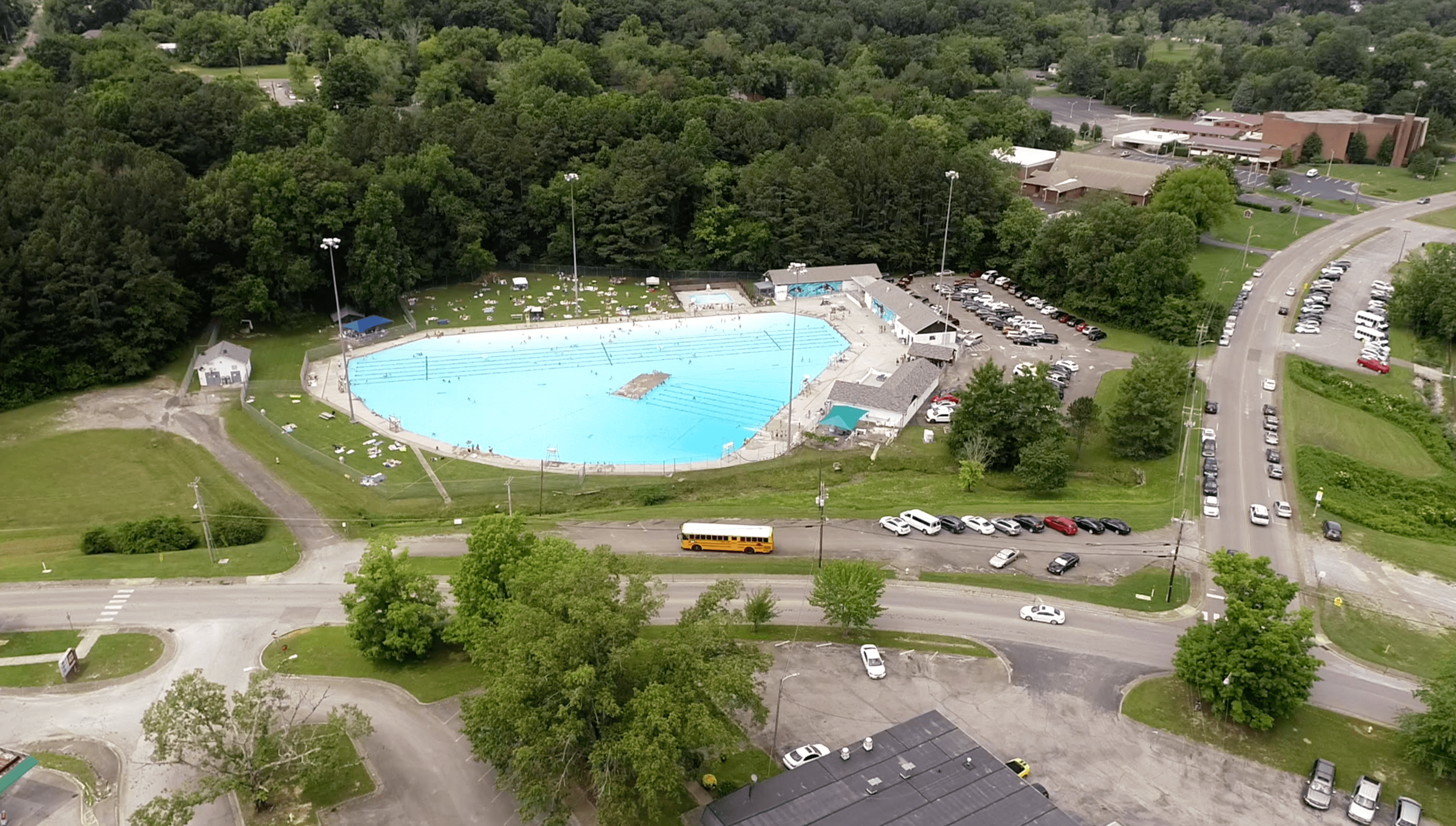Lifeguards Prevent Drowning at Oak Ridge Outdoor Municipal Pool – BBBTV12