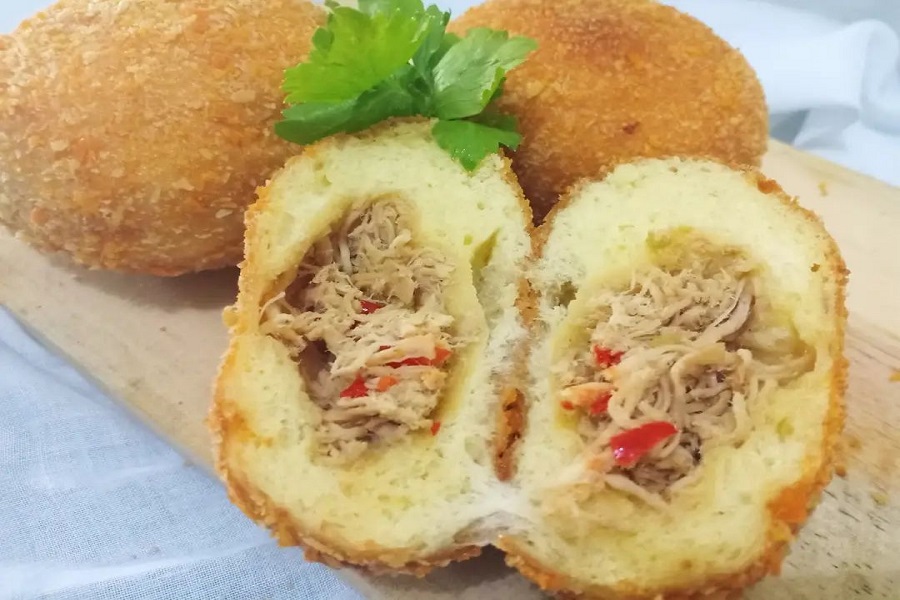 Resep Panada Isi Ayam Lezat ala Rumahan, Gampang Dibuat!