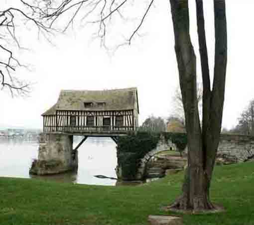 Rumah di tempat pelik-pelik… | pulut KUNING