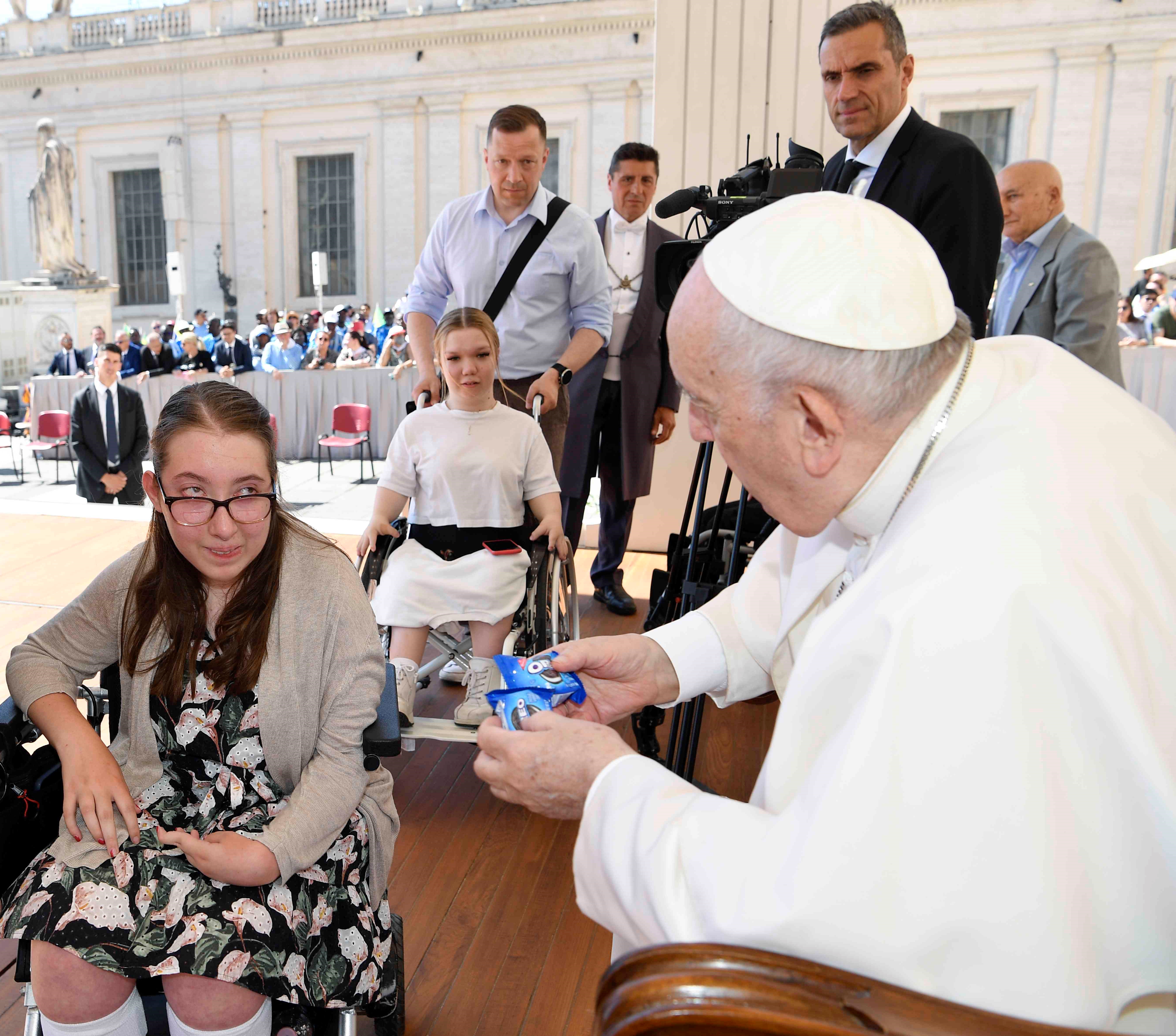 Holy Family rising senior befriends Pope Francis with ‘milk’s favorite ...
