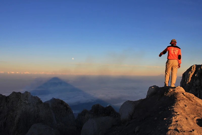 Climbing The Merapi Volcano, Indonesia - Story & Virtual Tour