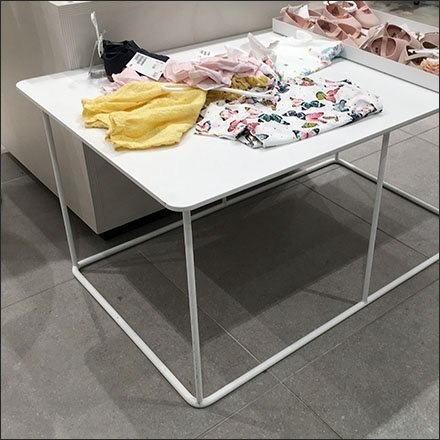 H&M Folding-Cart vs Folding-Table Display – Fixtures Close Up