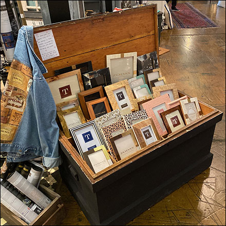 INDEX: Trunk Sale Display and Trunkload Merchandising – Fixtures Close Up