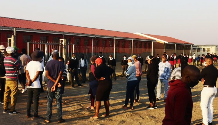 Parents queue to seek admissions in public schools
