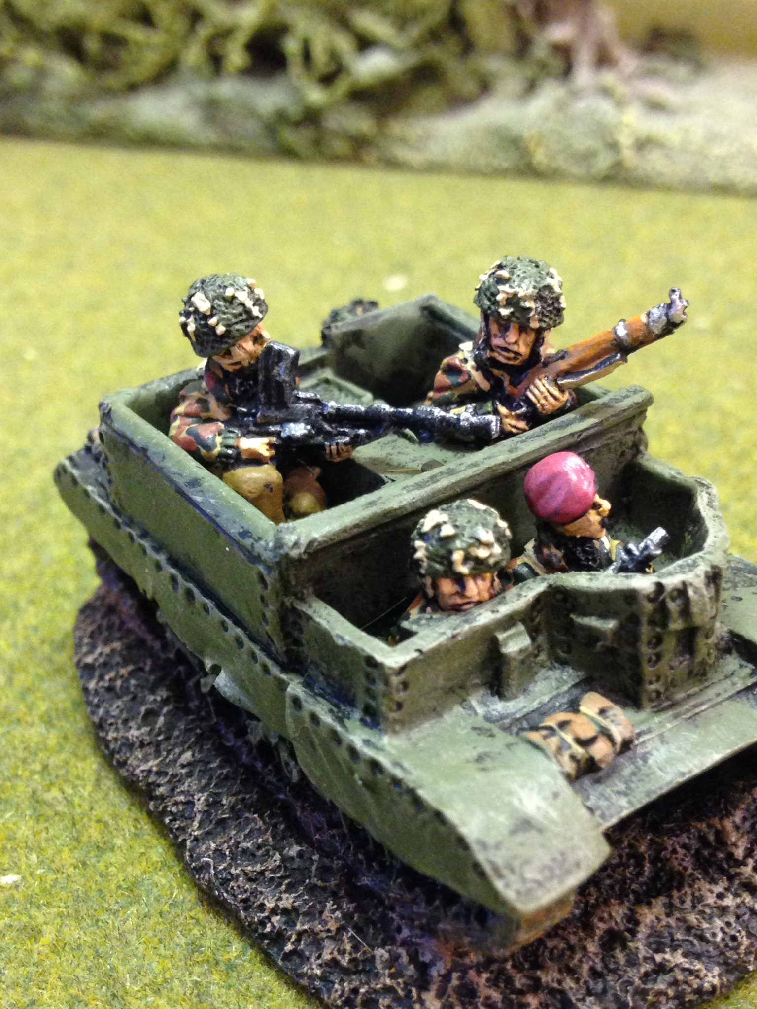 Bren carrier & crew - Grubby Tanks & Britannia Miniatures
