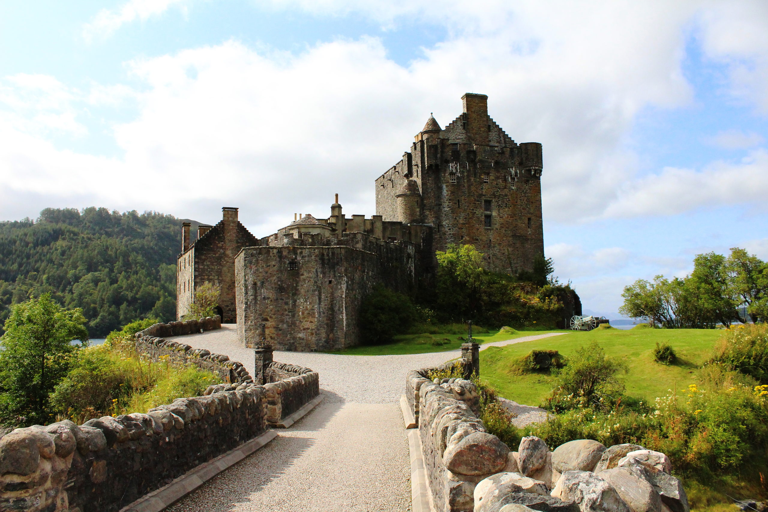 5 Simple Tips for Taking Beautiful Photos of Castles - Grumpy Camel