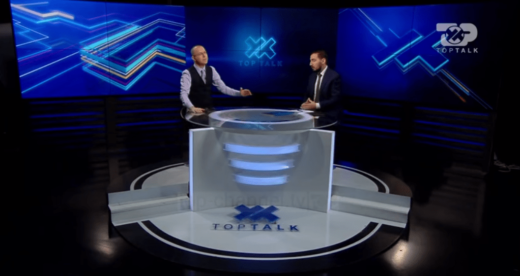 Top Channel / Gazetari nxjerr të ftuarin nga studio: Hera e parë që më ...