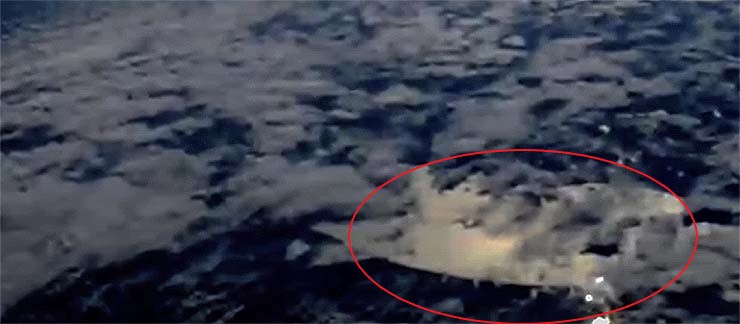 The International Space Station captures a huge alien spacecraft hidden ...