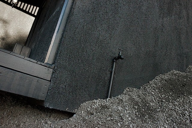 Artista cria uma casa aterrada para a Bienal de Arte da Austrália