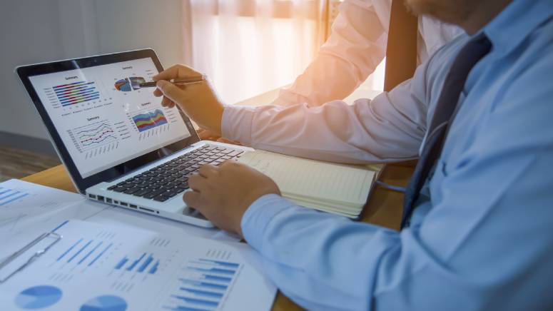 Leveraging Analytics To Optimize Your Fleet Management Strategy