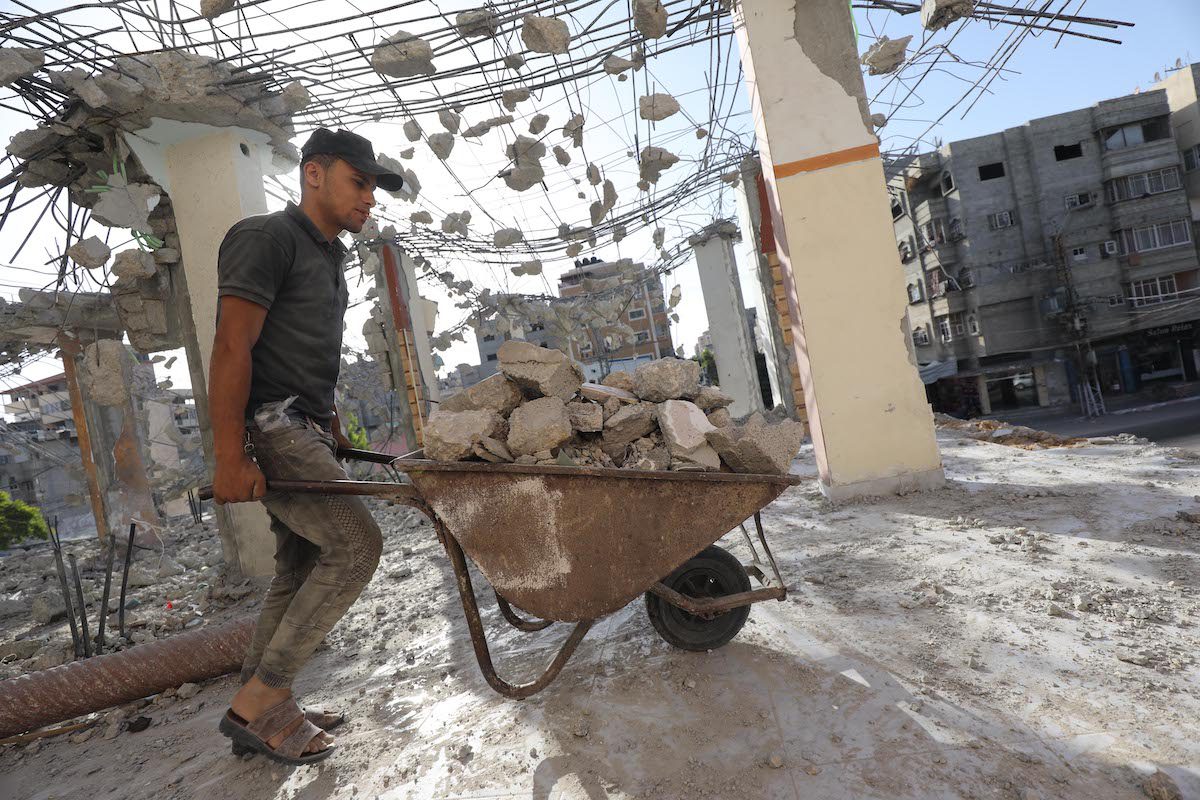 Clearing Gaza’s rubble by hand – Middle East Monitor