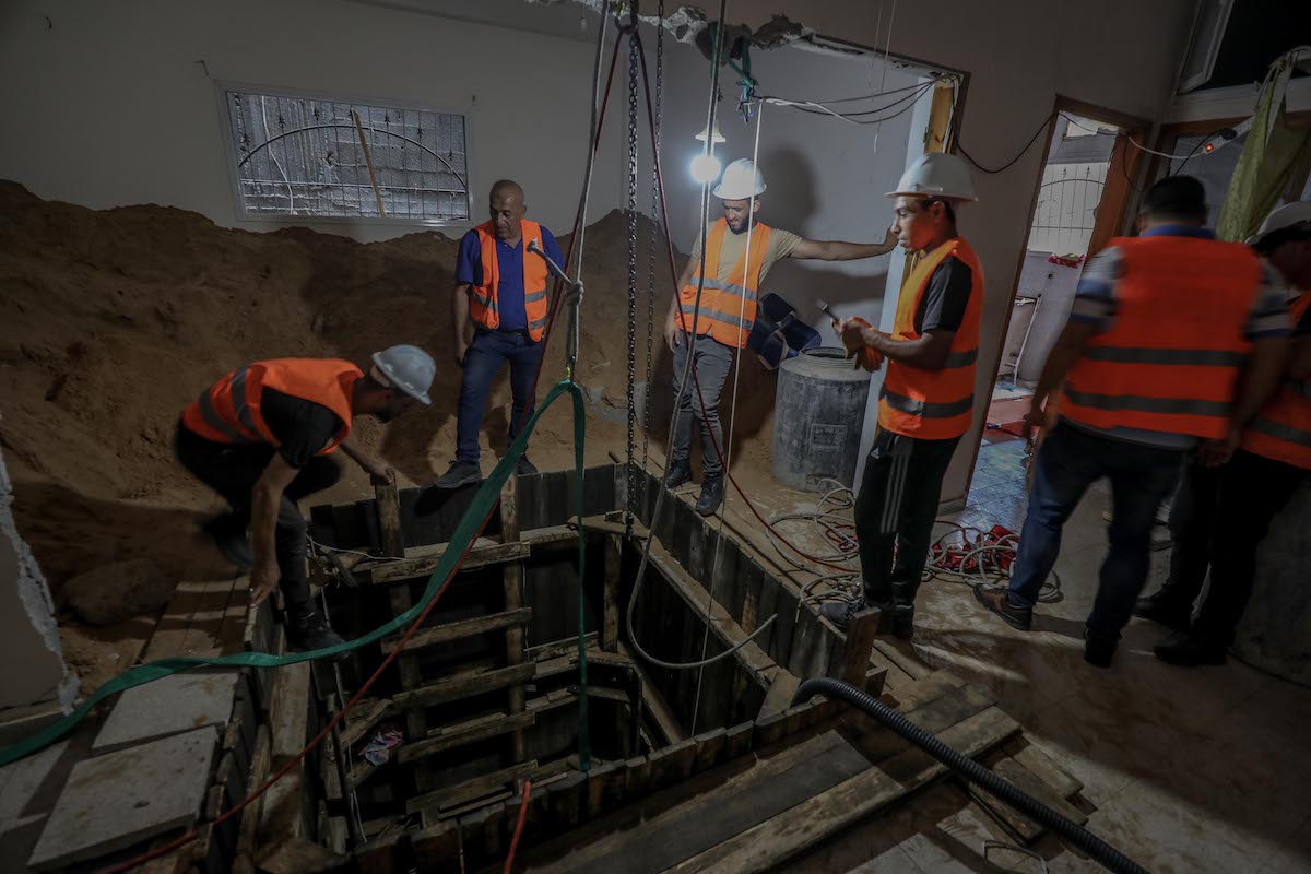 UN, Palestine team remove unexploded Israel bomb from Gaza building ...