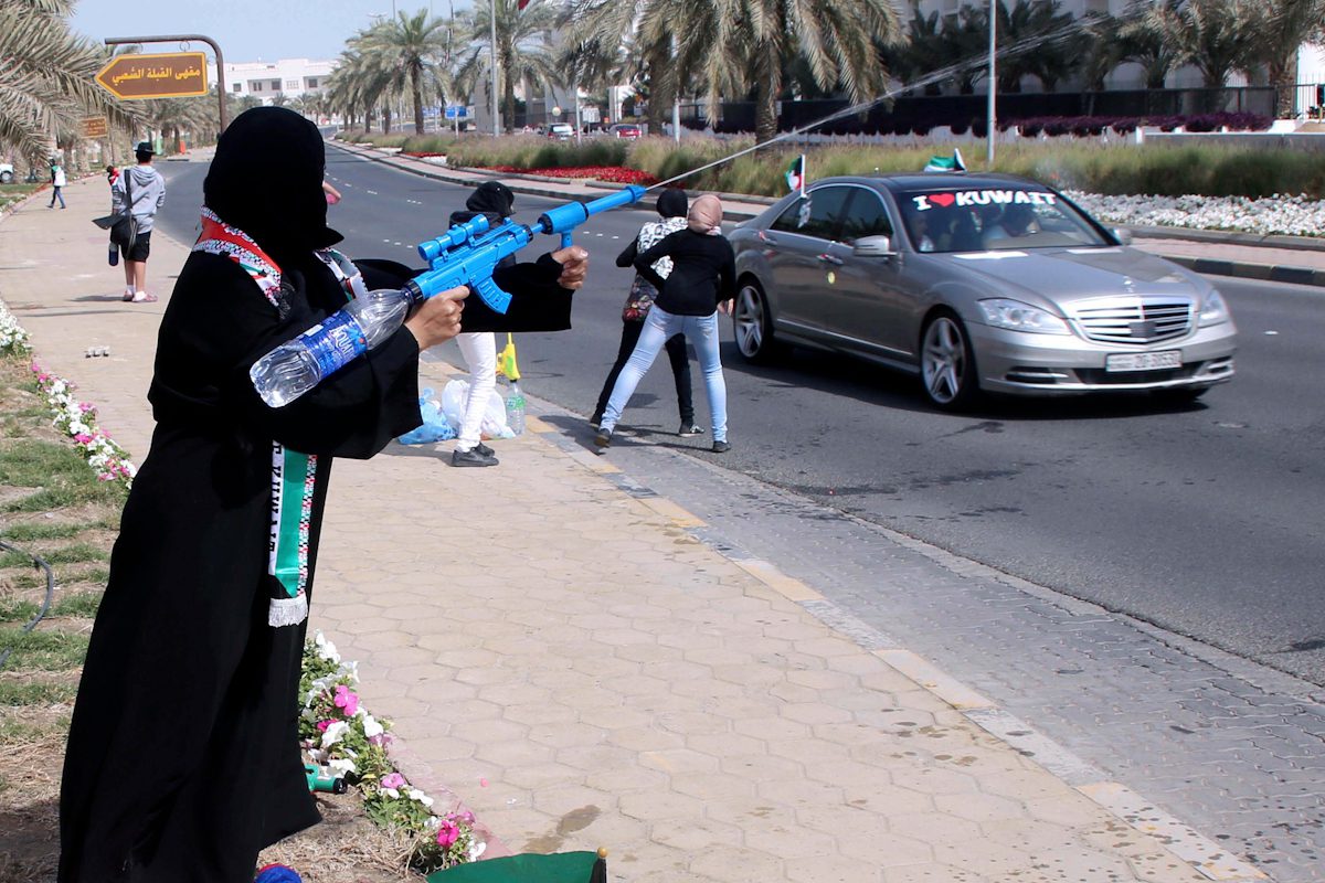 Kuwait’s army bans female conscripts carrying guns – Middle East Monitor