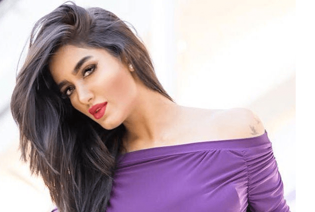 متھیرا شادی بچانے کیلئے کیا کچھ سہتی رہیں؟ -مکالمہ