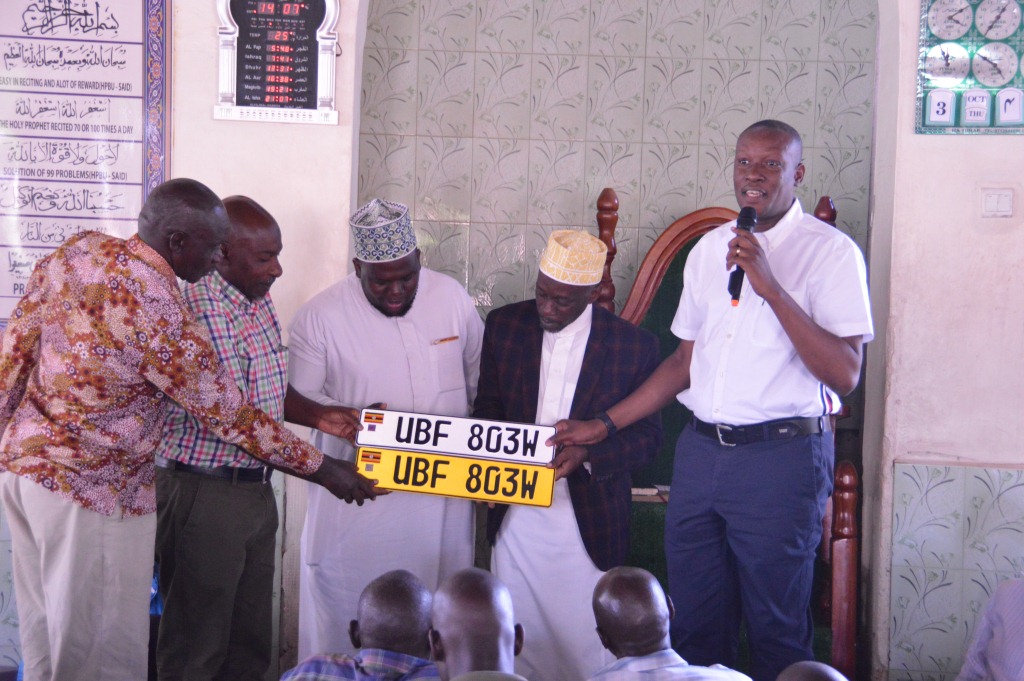 Museveni Officially Delivers Car To Mbarara District Khadi PML Daily museveni-officially-delivers-car-to-mbarara-district-khadi-pml-daily