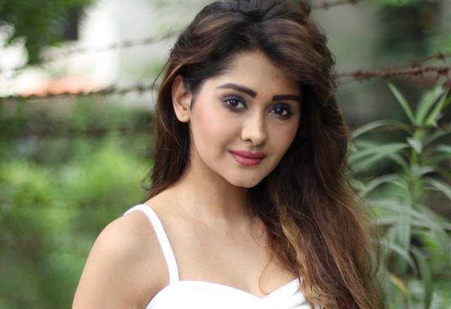 Kanchi Singh Biography, Height, Age, TV Serials, Husband, Family ...