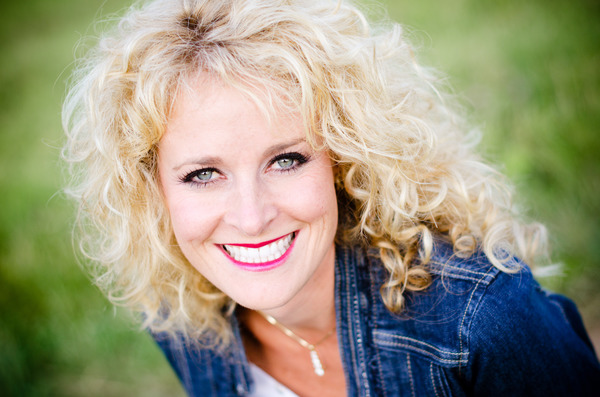 Lindsey Graham Releases New Album I Lift My Voice - Southern Gospel ...