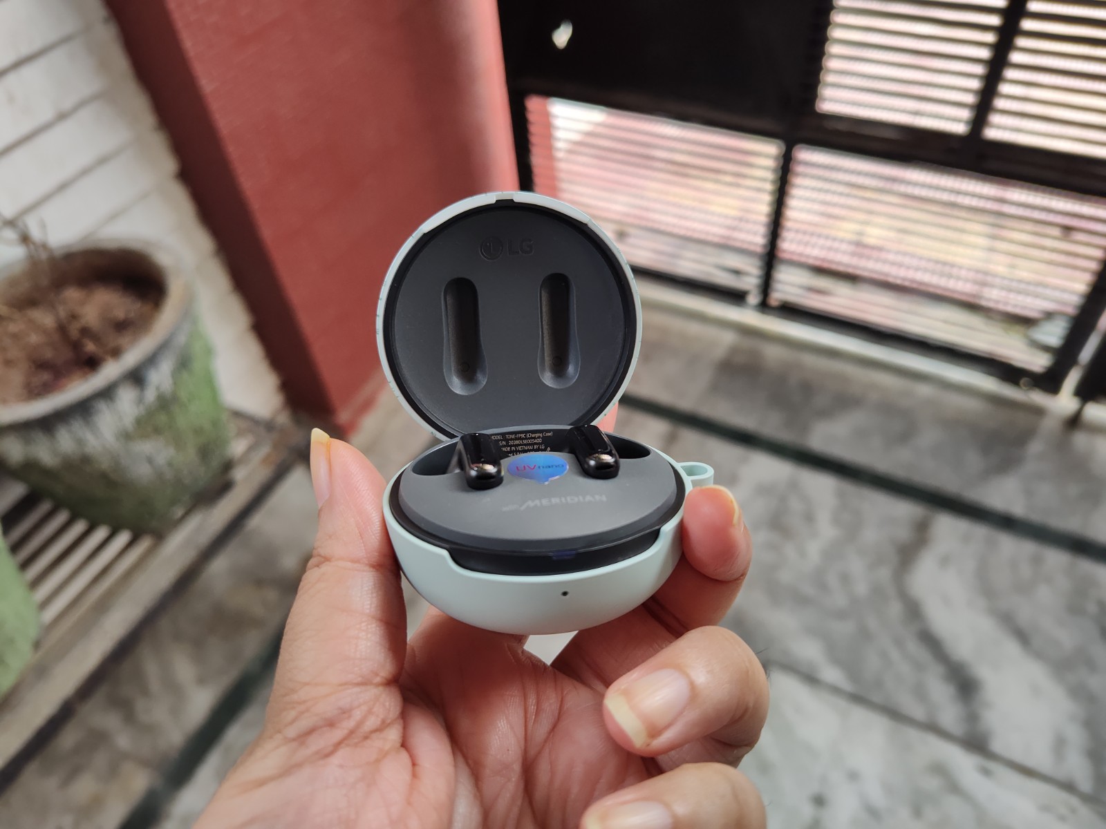 LG Tone Free FP9 Earbuds Review - Smartprix
