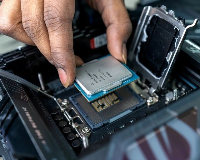 अपने PC में CPU कैसे इनस्टॉल करें: बेहद आसान हैं स्टेप्स