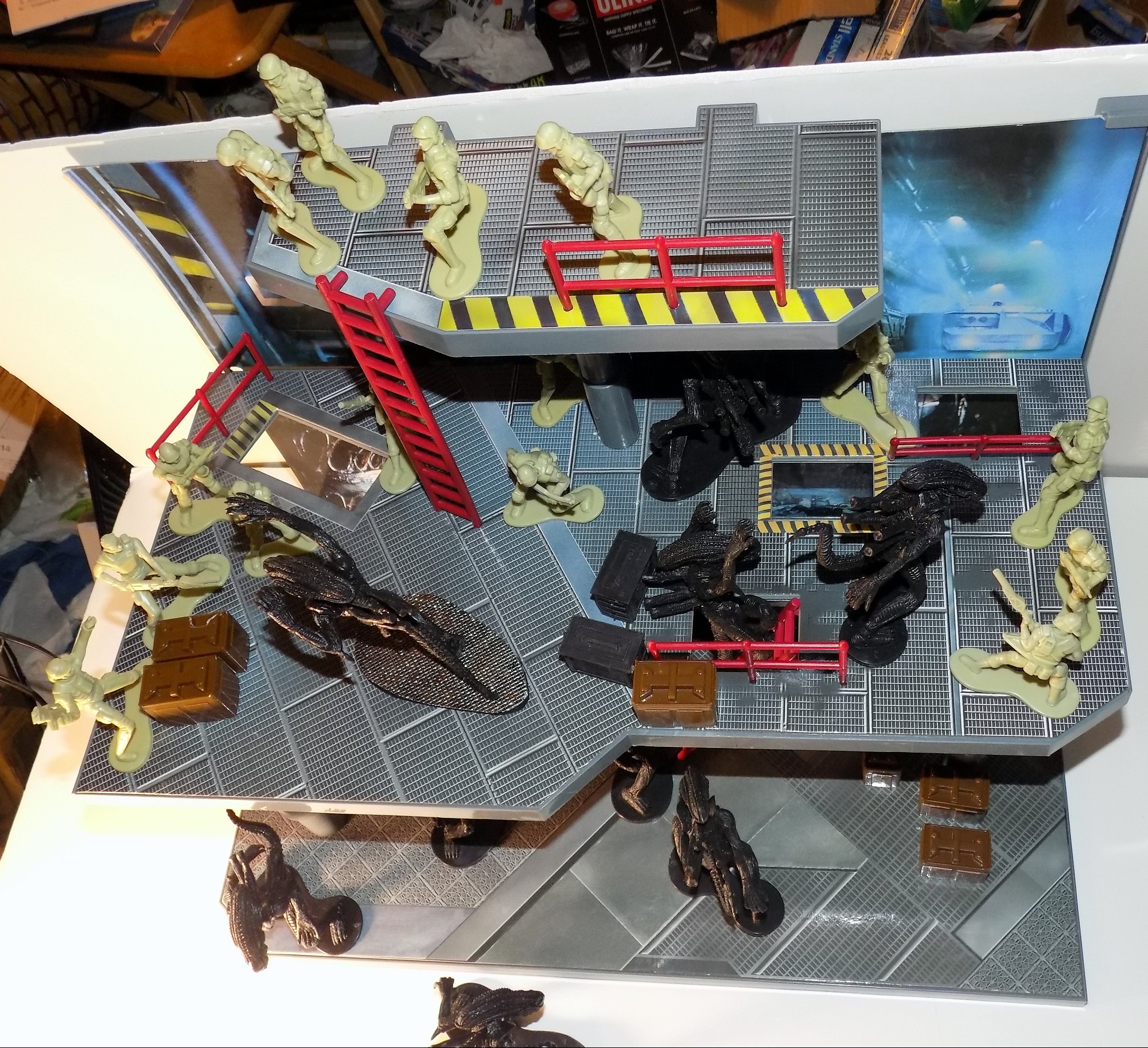 Tree House Kids Aliens Playset Science Fiction Comparisons - Stad's ...