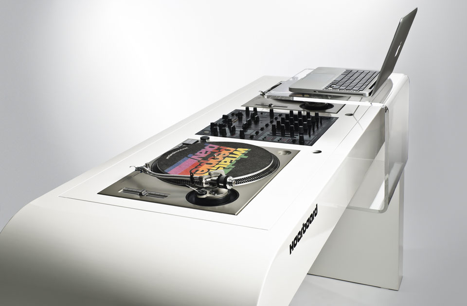 Retro-Futuristic DJ Table Looks Like It Belongs At The Korova Milk Bar ...