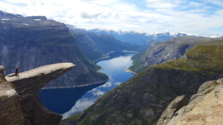 A Beginner's Guide to Hiking Trolltunga - Wandering Redhead
