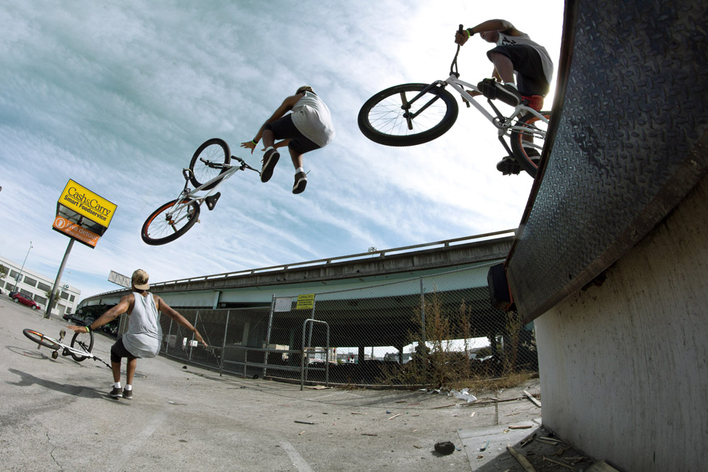 ANTHONY COMBS EJECT BUTTON | iMiNUSD