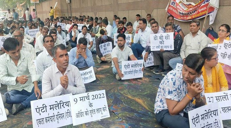 दिल्ली नगर निगम के 3500 DBC कर्मचारियों की अनिश्चितकालीन हड़ताल जारी ...