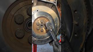 MECHANIC TRICKS AND TIPS /flywheel bolt 🔩 tighten #automobile #shortvideo #shorts #shorts