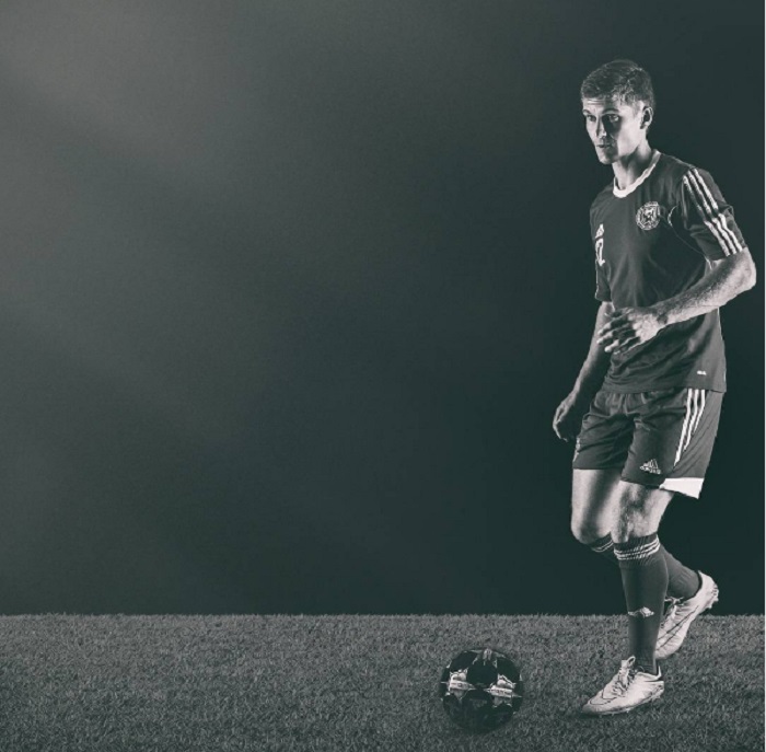 Adam McCabe, otro futbolista que sale del armario - Zona Gay