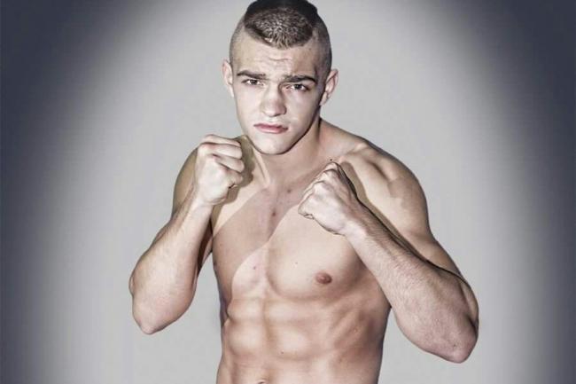 El boxeador Tadeas Ruzicka es captado desnudo - Zona Gay
